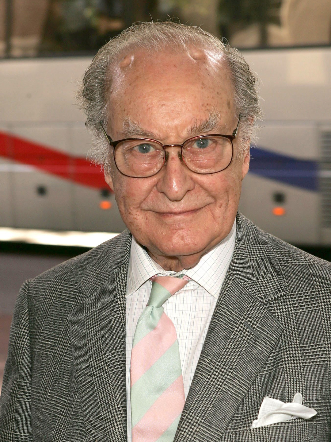 Frank Thornton Height - CelebsHeight.org