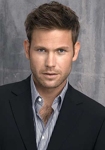 Matthew Davis Height - CelebsHeight.org
