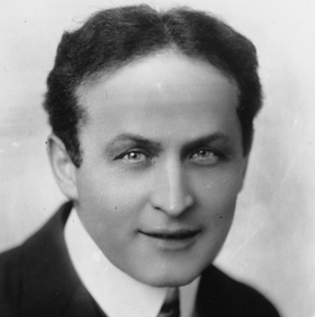 Harry Houdini Height - CelebsHeight.org