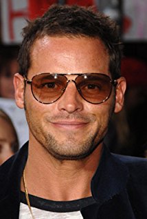 Justin Chambers Height - CelebsHeight.org