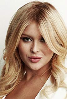 Renee Olstead Height - CelebsHeight.org