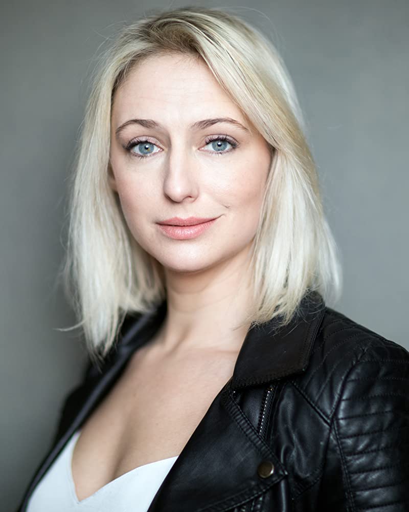 Ali Bastian Height - CelebsHeight.org