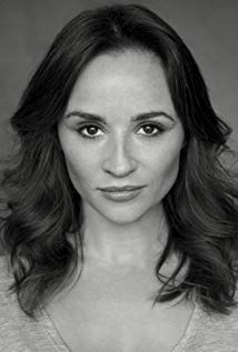 Emma Pierson Height - CelebsHeight.org