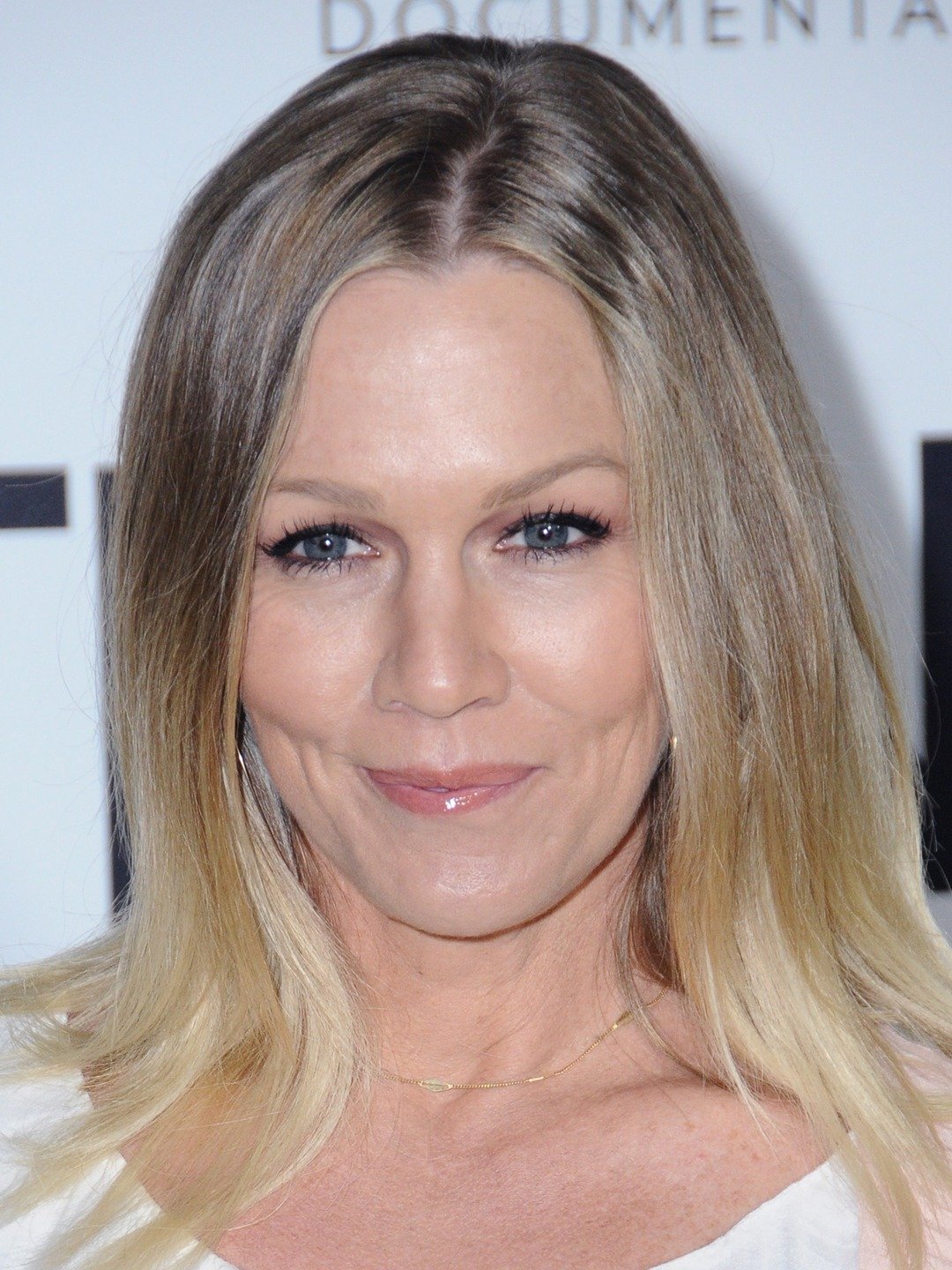 Jennie Garth Height - CelebsHeight.org
