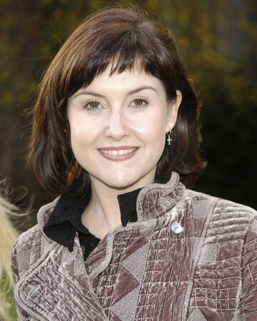 Elizabeth Carling Height - CelebsHeight.org