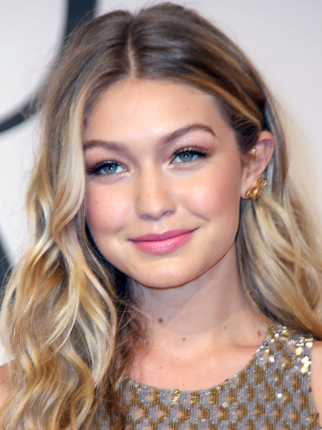 Gigi Hadid Height - CelebsHeight.org