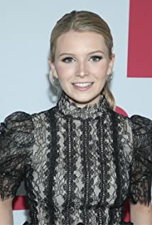 Madison Thompson Height - CelebsHeight.org