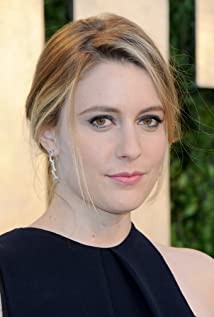 Greta Gerwig Height - CelebsHeight.org