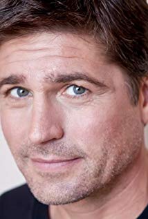 Kevin Stapleton Height - CelebsHeight.org