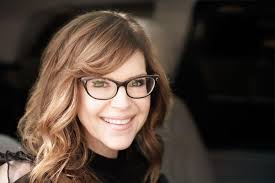Lisa Loeb Height - CelebsHeight.org