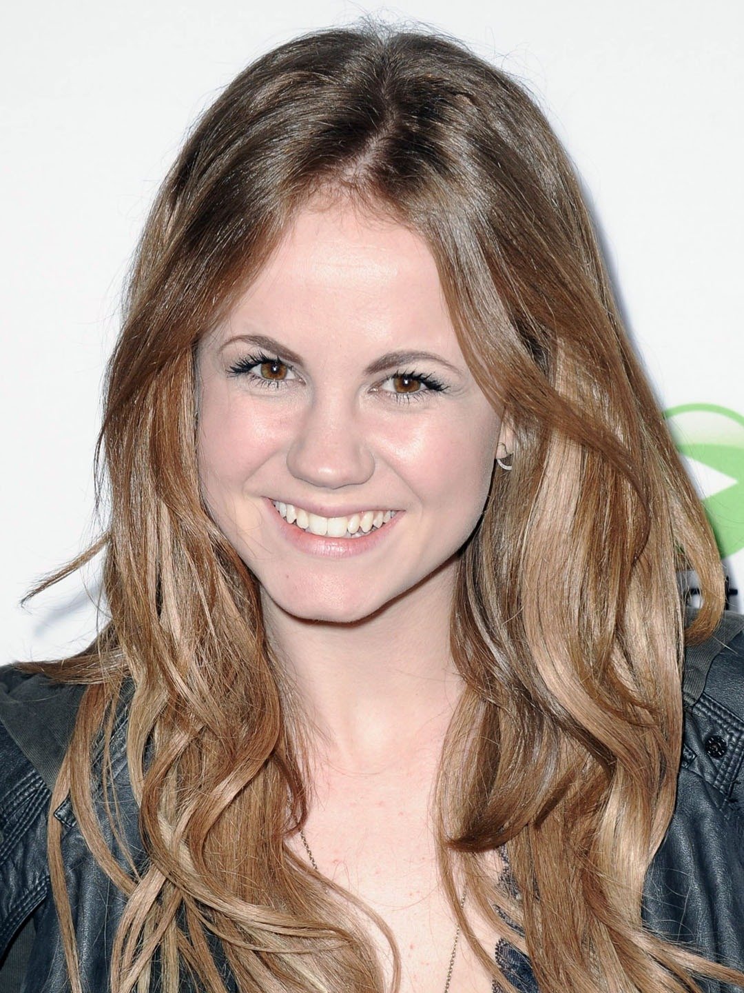 Mackenzie Lintz Height - CelebsHeight.org