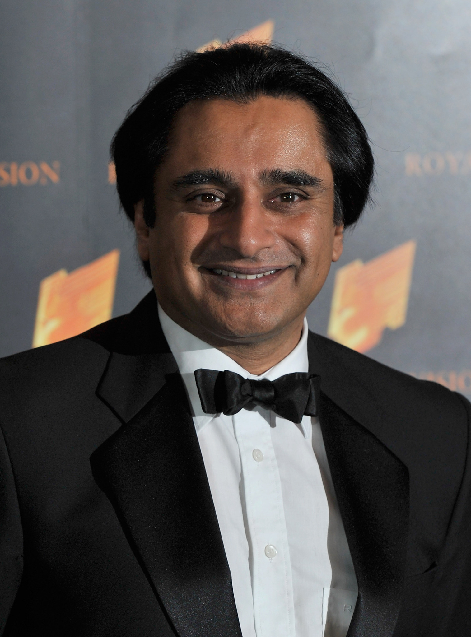 Sanjeev Bhaskar Height - CelebsHeight.org