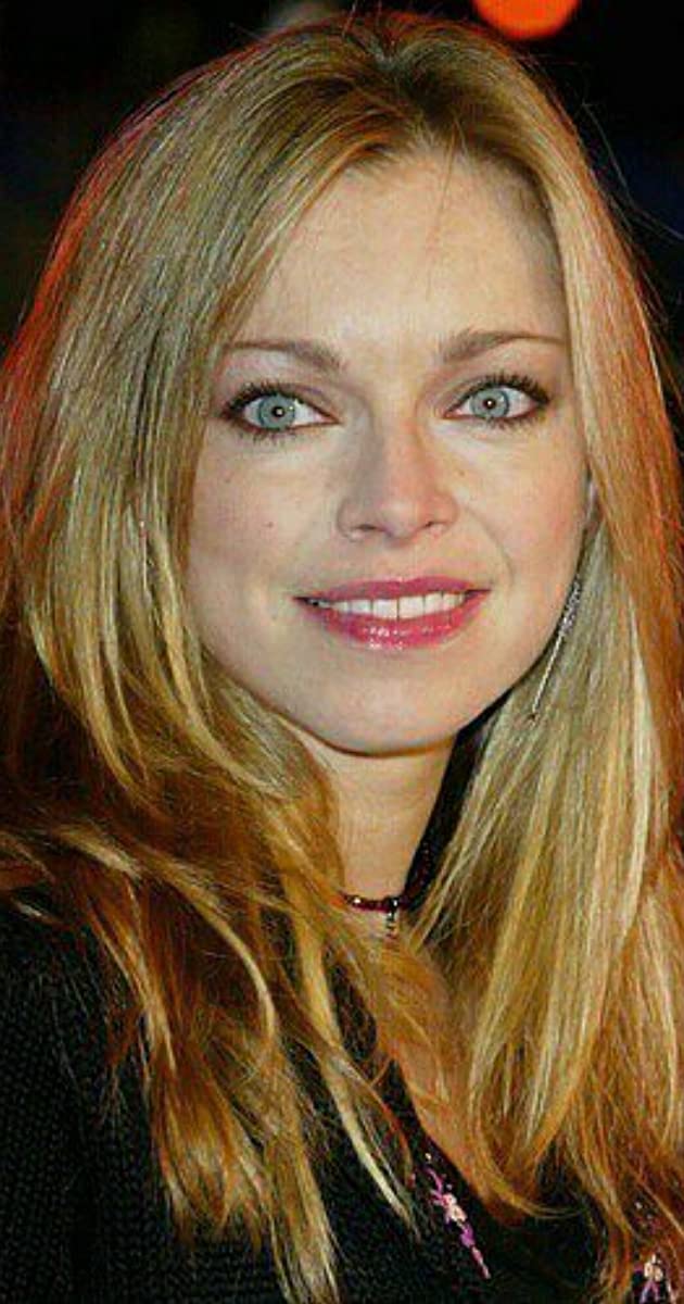 Sarah Alexander Height - CelebsHeight.org