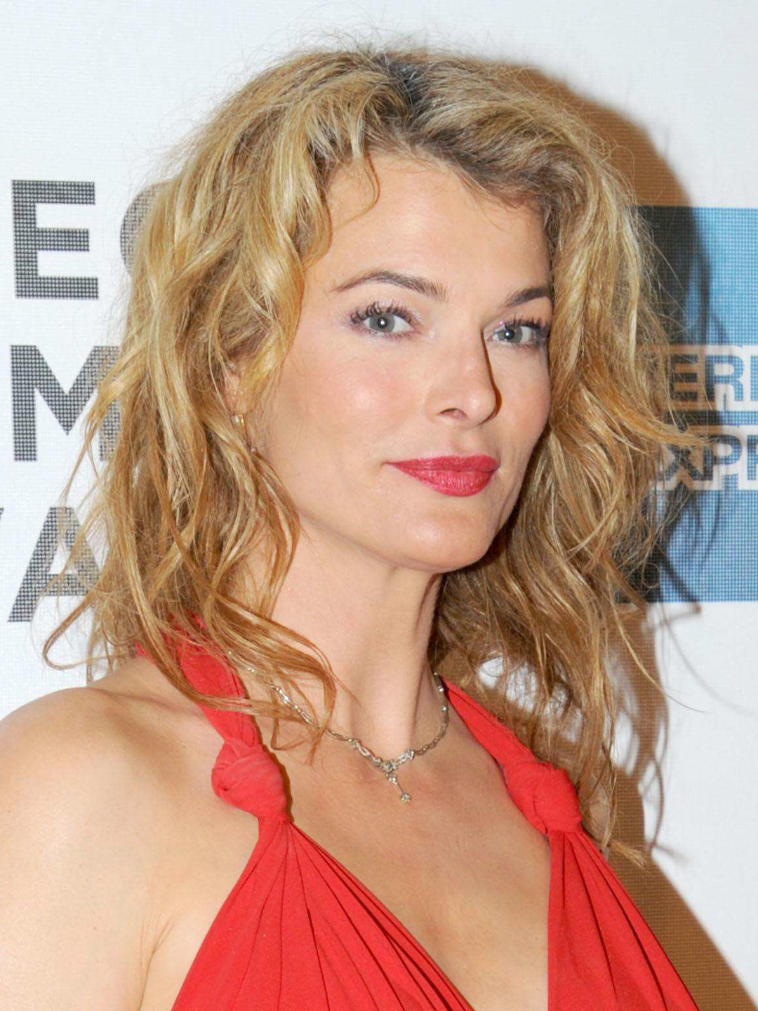 Stephanie Romanov Height - CelebsHeight.org