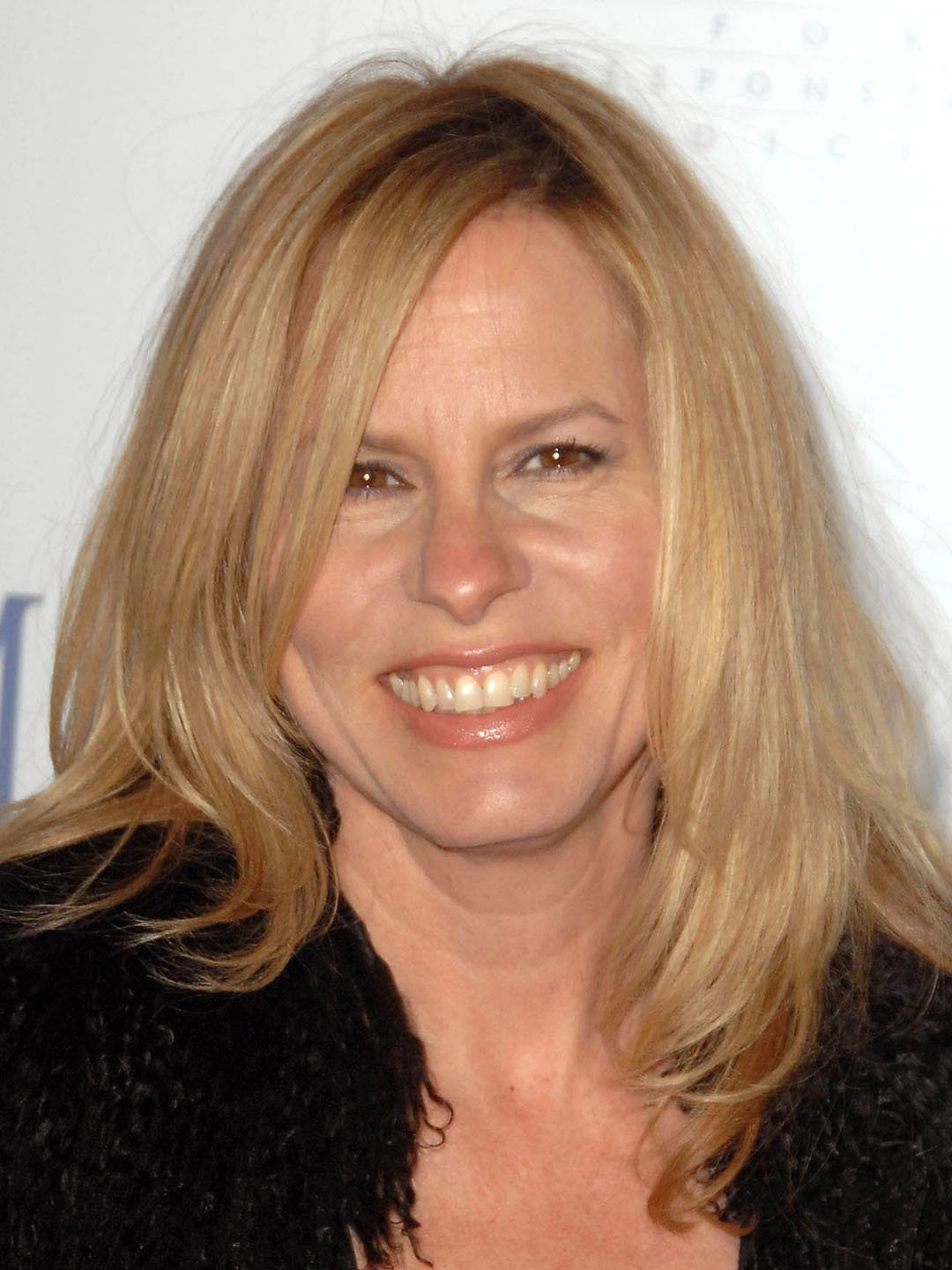 Vonda Shepard Height - CelebsHeight.org