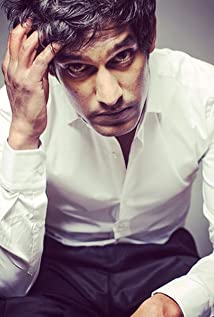 Rudi Dharmalingam Height - CelebsHeight.org