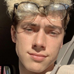 Zack Lilly Height - CelebsHeight.org