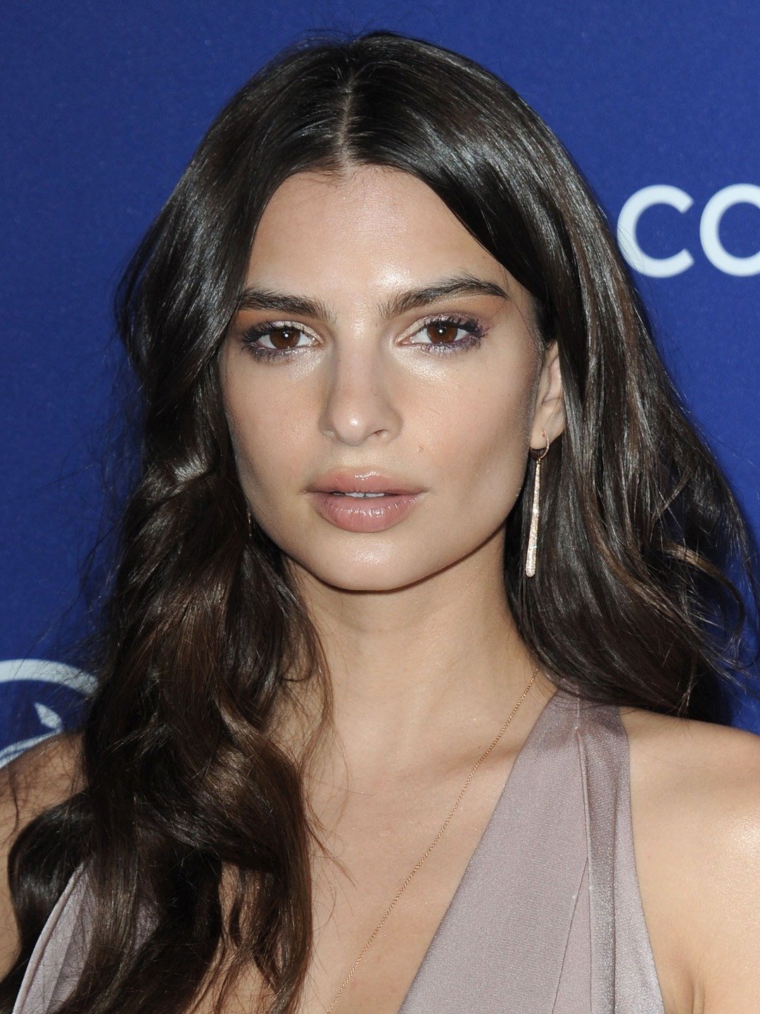 Emily Ratajkowski Height - CelebsHeight.org