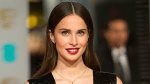 Heida Reed Height - CelebsHeight.org