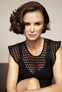 Keegan Connor Tracy Height - CelebsHeight.org
