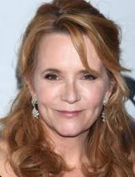 Lea Thompson Height - CelebsHeight.org