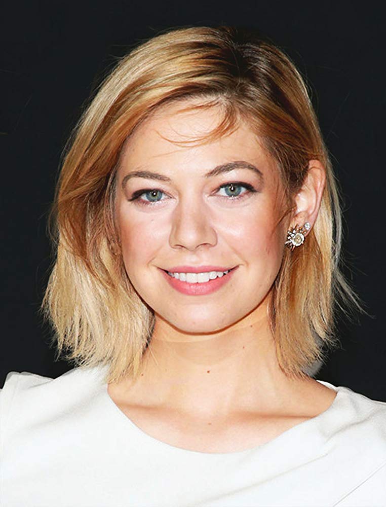 Analeigh Tipton Height - CelebsHeight.org