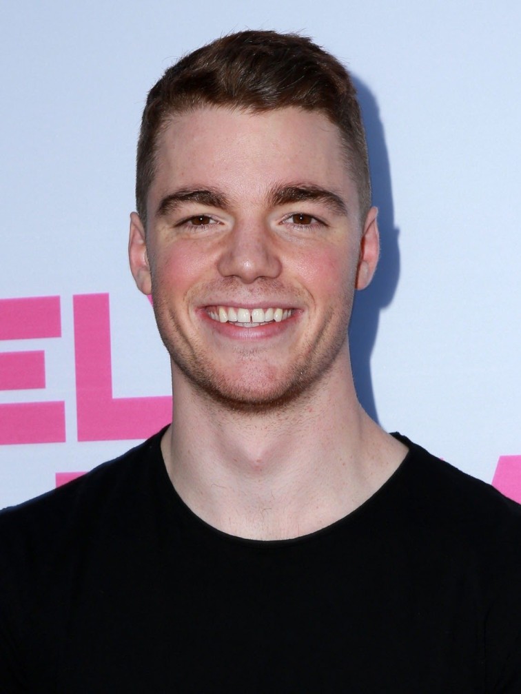 Gabriel Basso Height - CelebsHeight.org