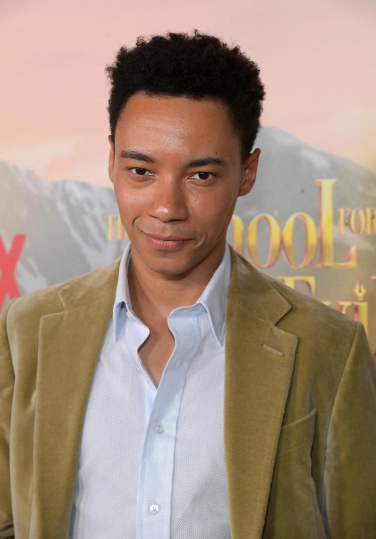 Kit Young Height - CelebsHeight.org